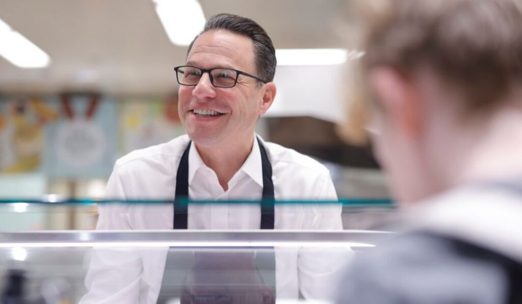 Gov. Shapiro hands out breakfast to Fort Washington Elementary students ...